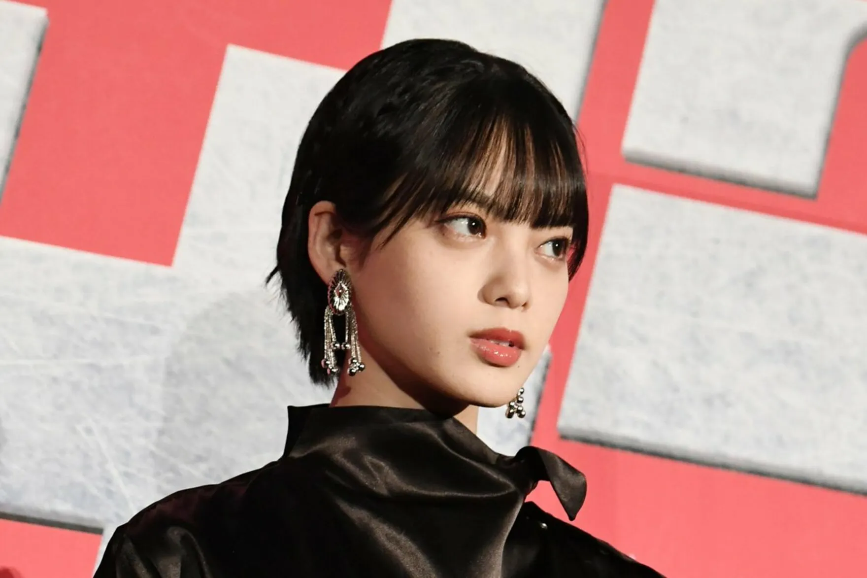 2025年最新！平手友梨奈の歴代彼氏は5人！路チューの真相も | 歴代彼氏彼女コンプリート